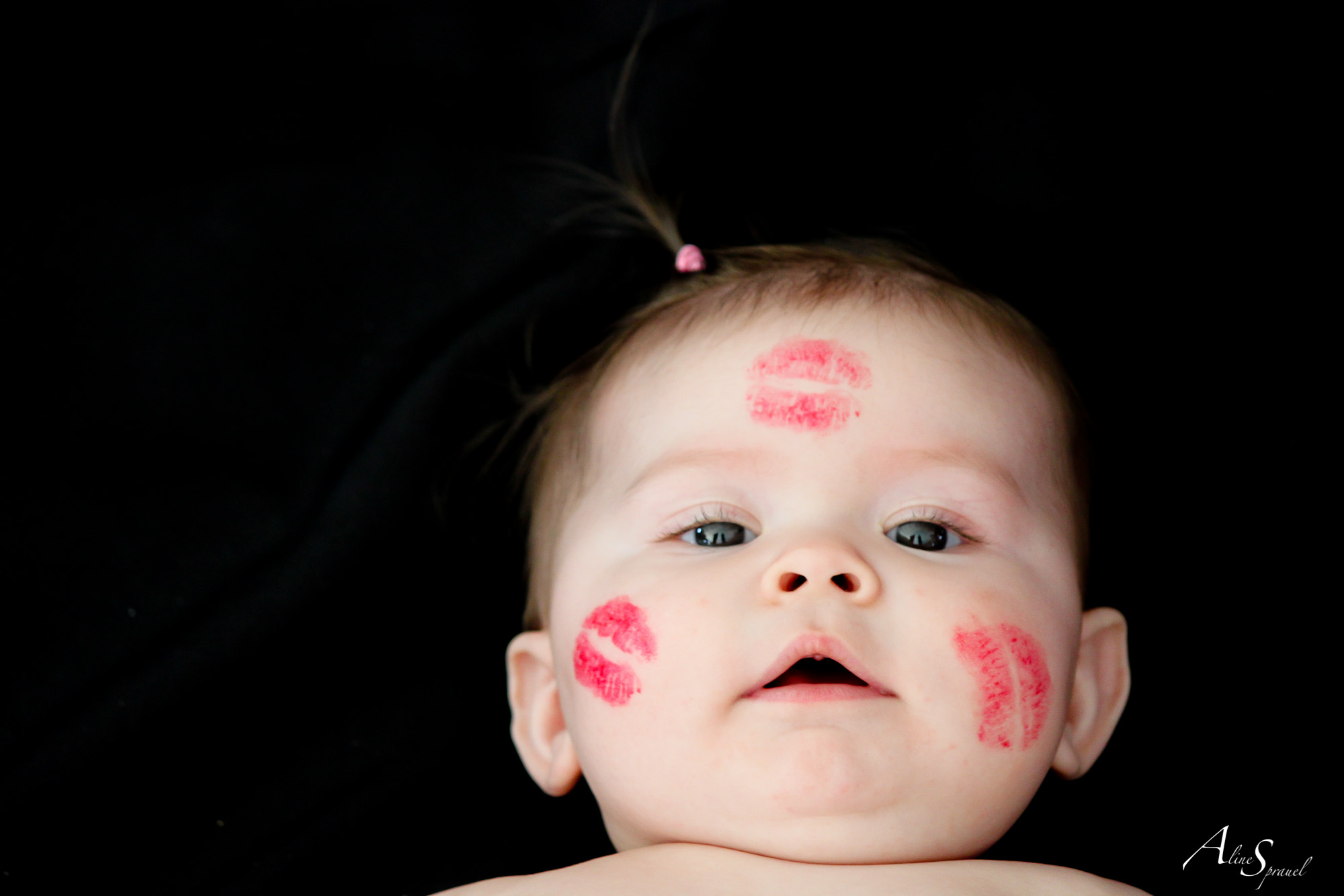 bebe-bisous-rouge-a-levres – Photographe Aline